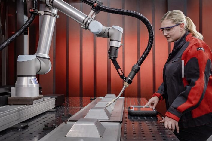 Collaborative and even more efficient welding with the new Cobot Move ...